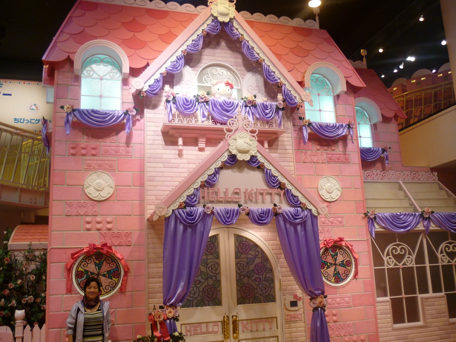 Laura Shamrock: hello kitty land