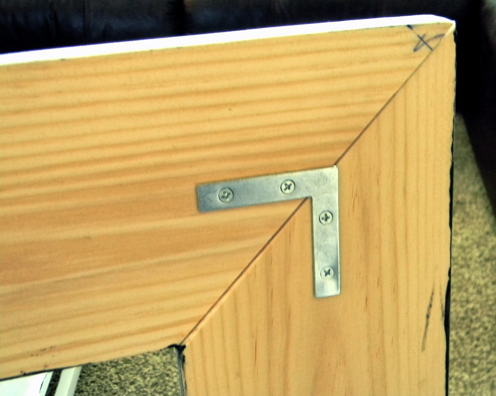 Little Bit of Paint: Thrifty Thursday: Large DIY Pallet Frames