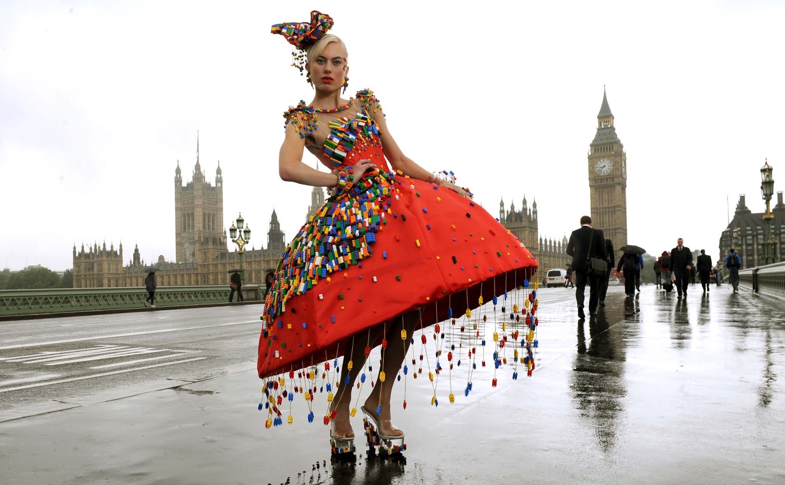 Cycle in Heels : THE LEGO DRESS FOR THE FASHION WEEK