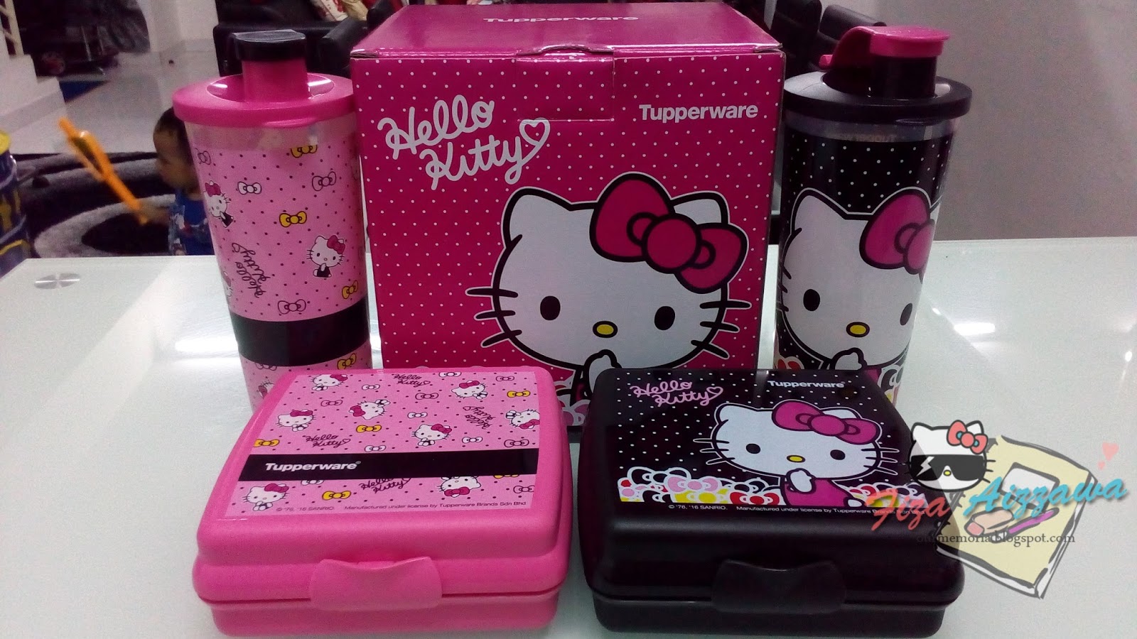 Model Tupperware Hello Kitty Lunch Set