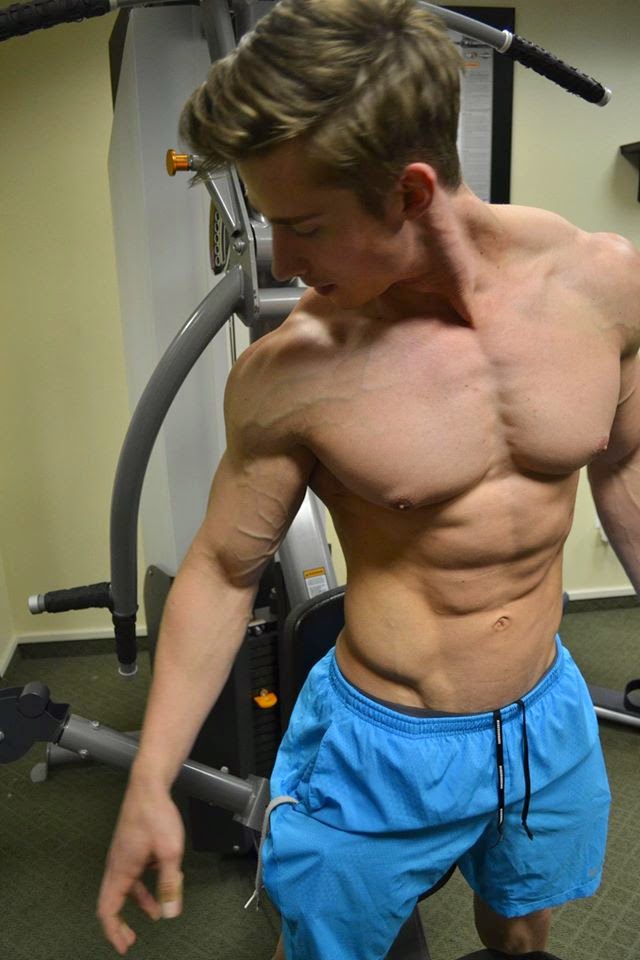 Daily Bodybuilding Motivation: Amazing PEC and ABS of Bodybuilder Tyson ...