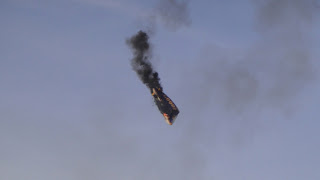 WRLTHD: Aussie Blimp Pilot Saves Passengers Before Dying in Fiery Crash