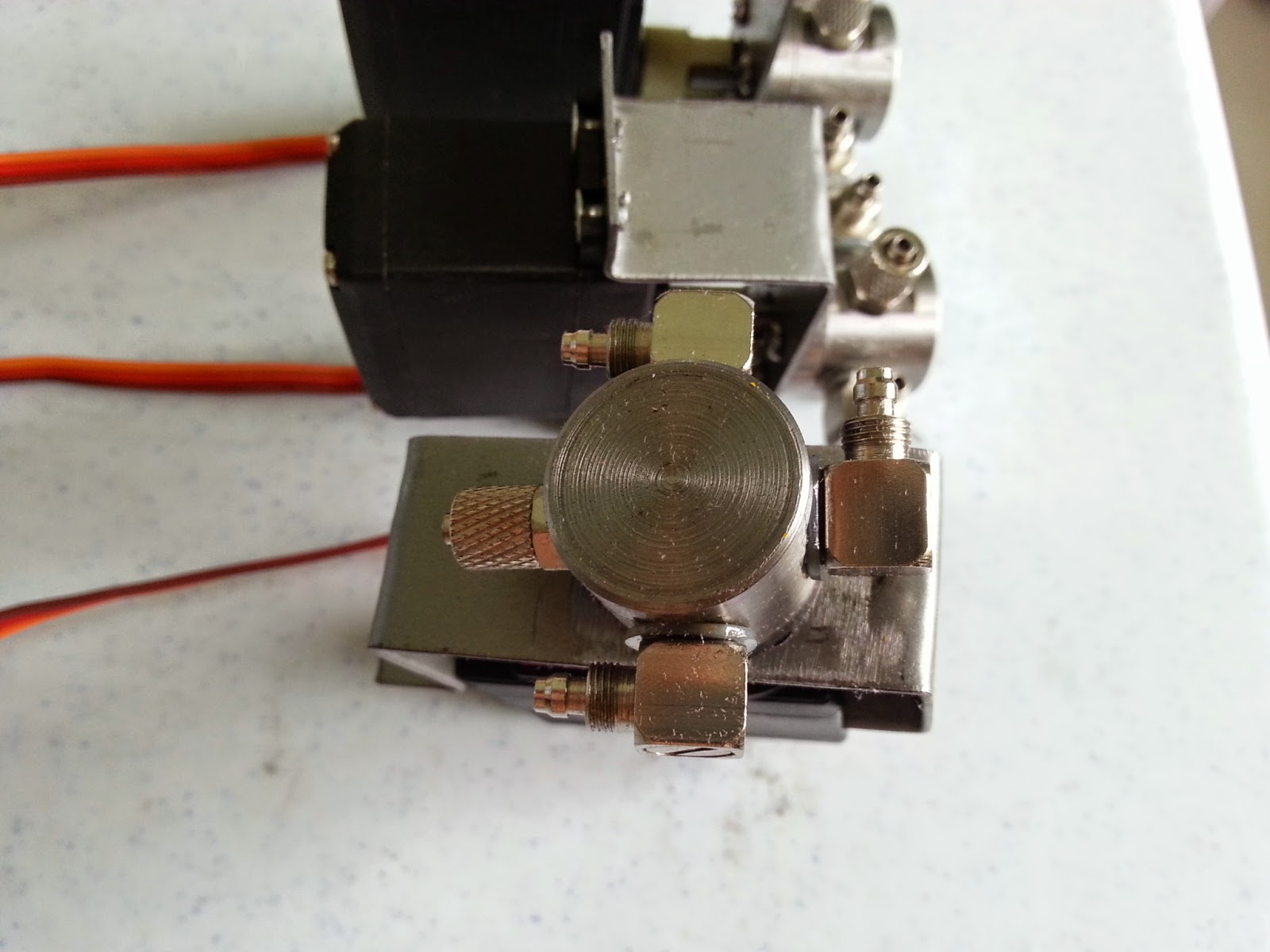 myrctrading: Single hydraulic valve and servo.