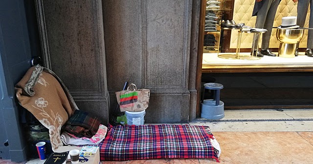 Giaciglio di senzatetto: vero o finto?