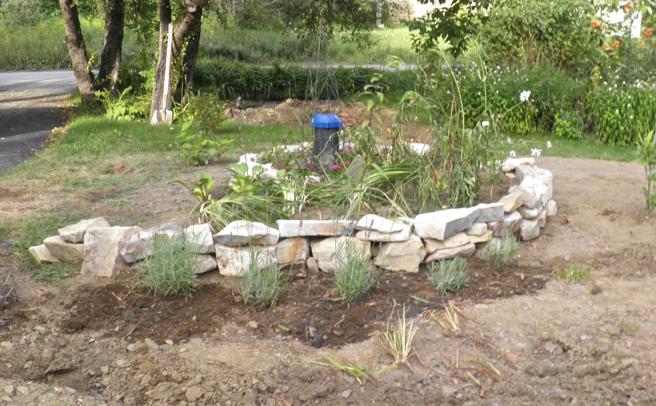 Docaitta Lifestyle: How to hide a drilled well pipe