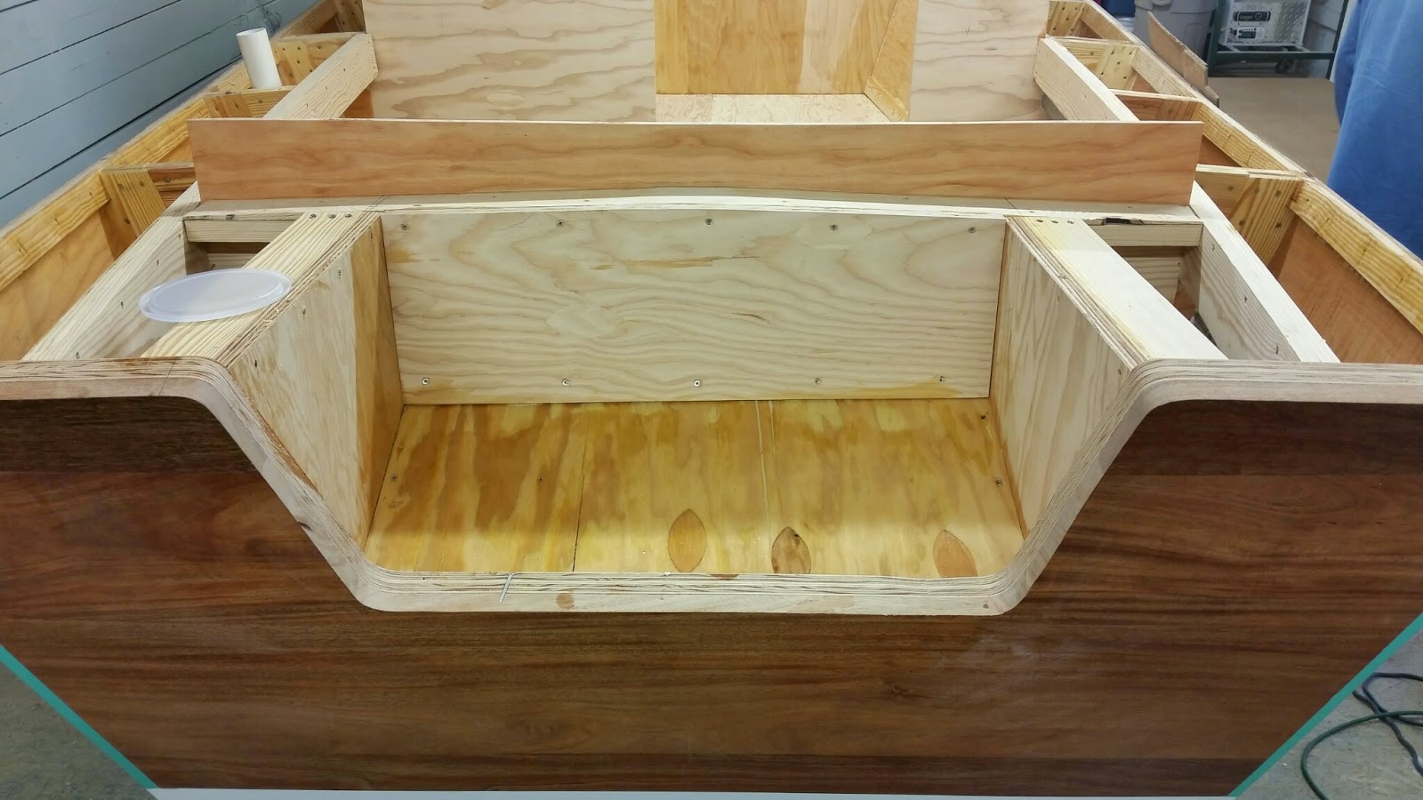 The Redwing 23 Classic: Motorwell and Transom