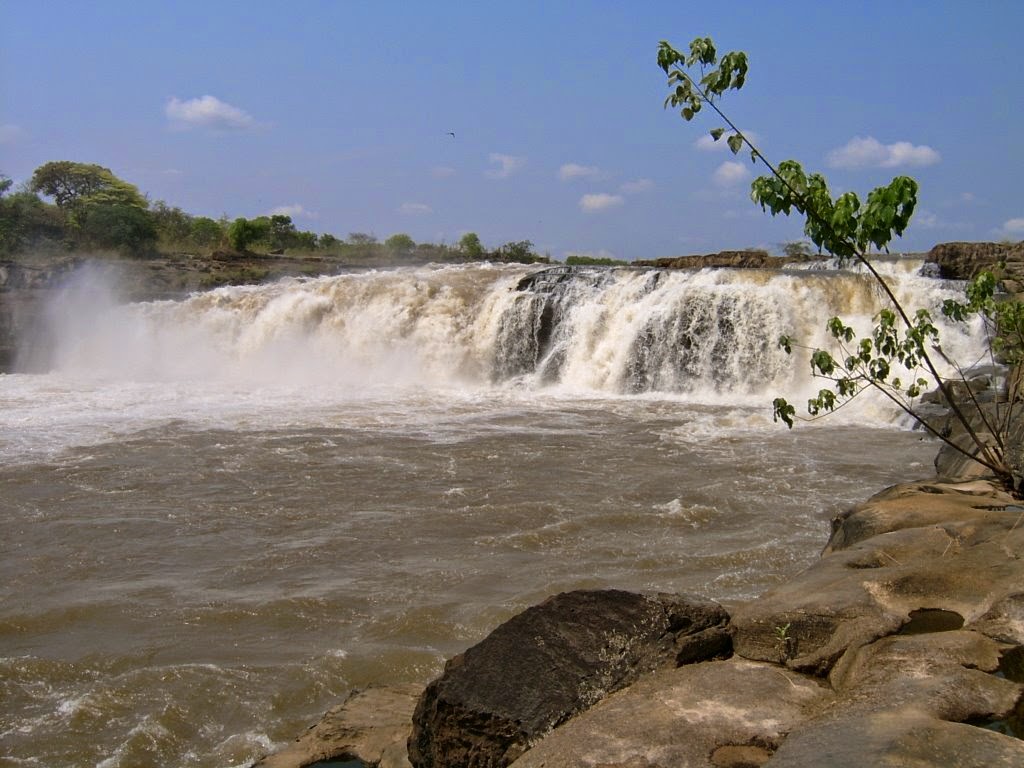 CAMAXILO - TERRA MORTA: leste de Angola