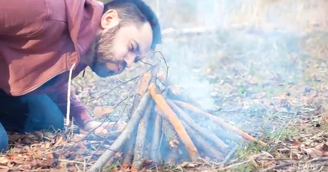 Cara Mudah Meniup Api Unggun - Cara Membuat Api pada Kayu Bakar