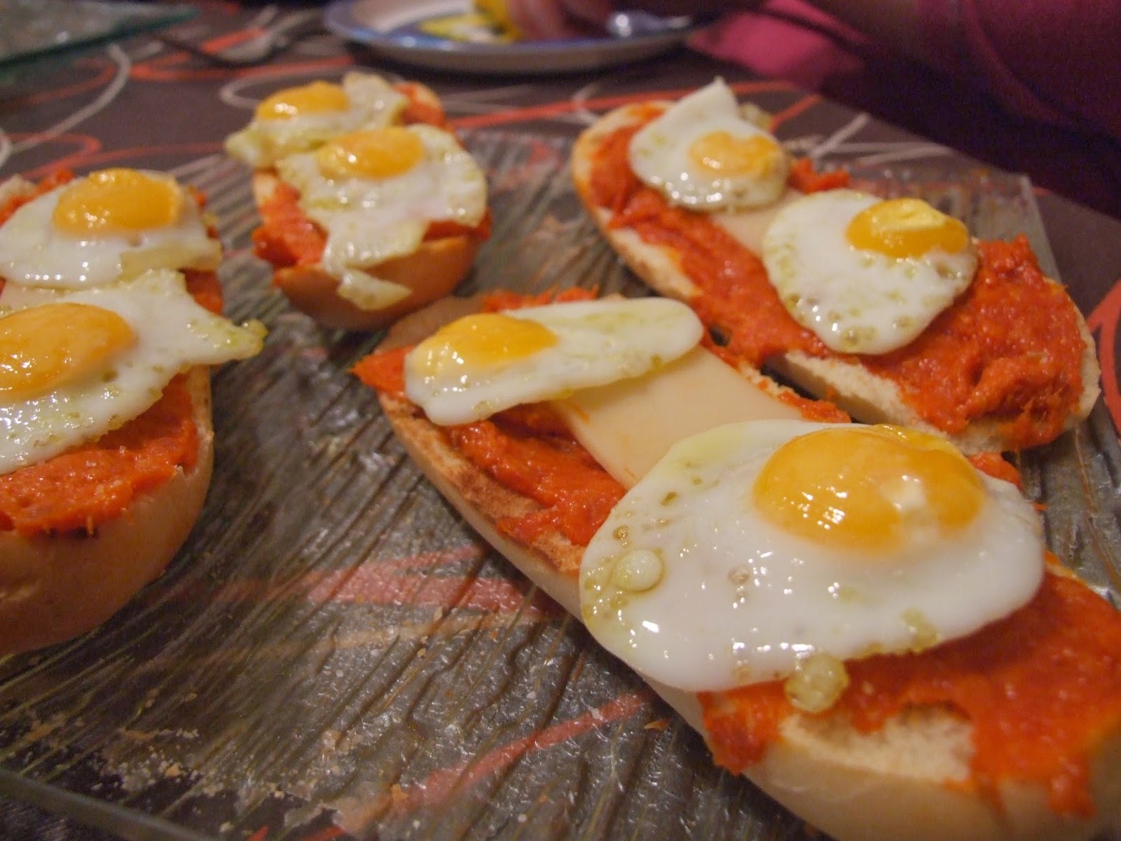 Las Lorecetas: MONTADITO DE SOBRASADA CON QUESO Y HUEVOS DE CODORNIZ