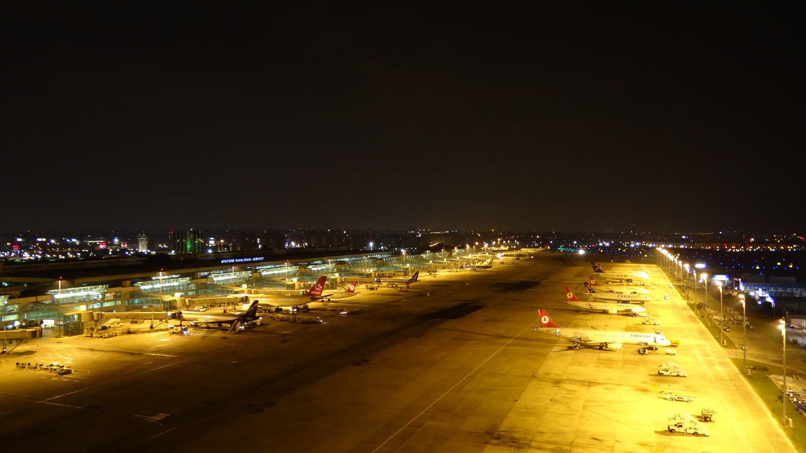 ISTANBUL AIRSIDE: Istanbul Ataturk Airport Night Shots