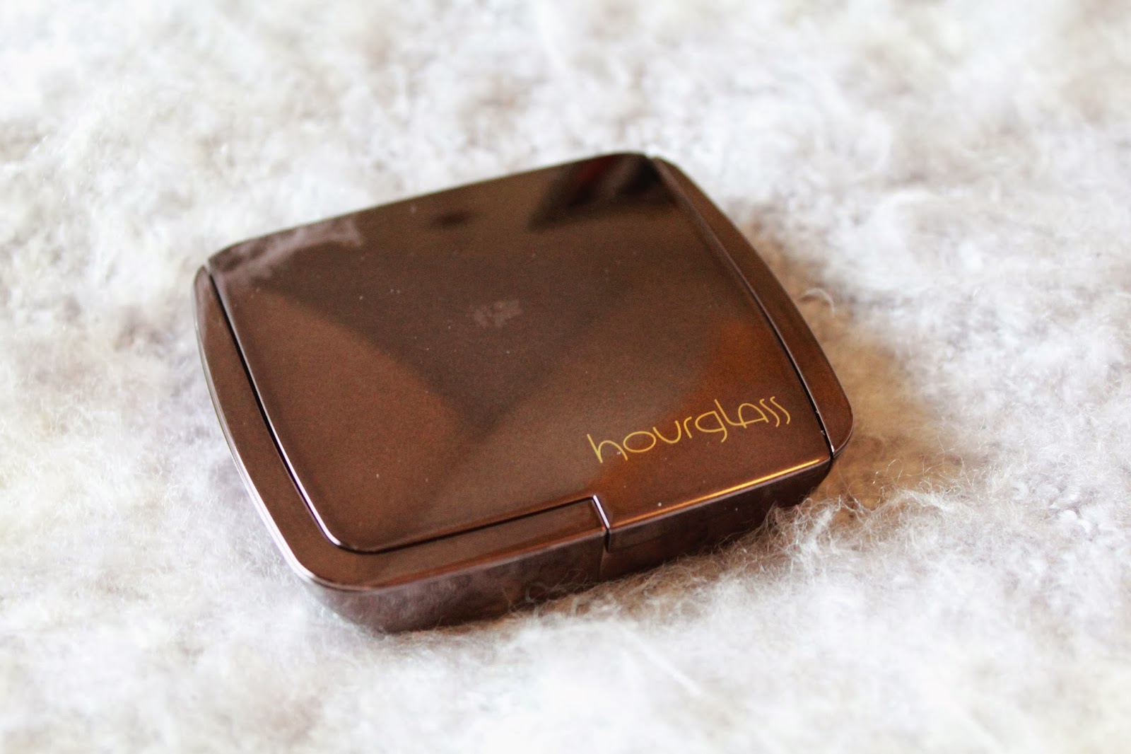 Hourglass Ambient Light in Ethereal - Inthefrow