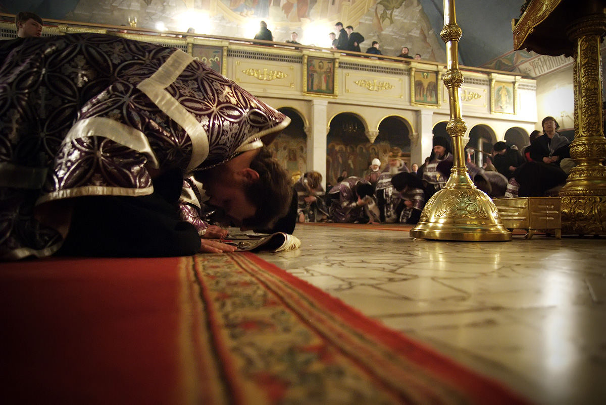 Making Prostrations on Sundays in the Orthodox Church - The Catalog of ...