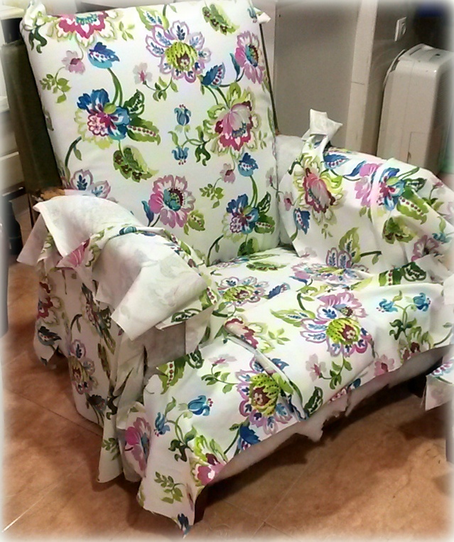 EL DESVÁN DE LOS TRASTUCOS: BUTACAS TAPIZADAS CON ESTAMPADO DE FLORES