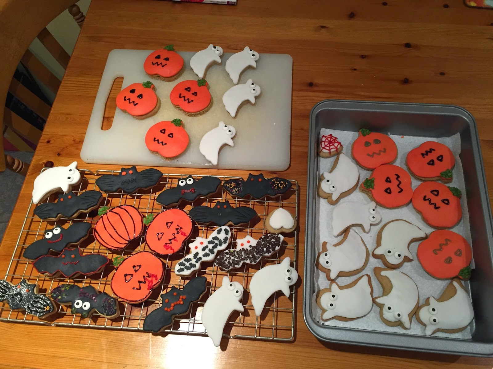 The Unseasoned Bakers: Halloween Biscuits!