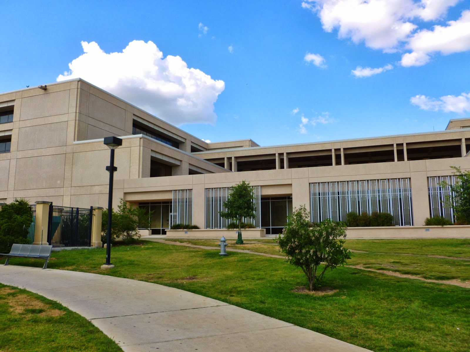 Timothy McVain Lives: Why I Love San Antonio Part 4/5 College Campuses