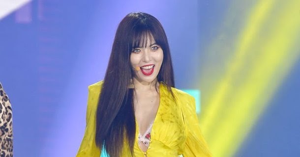 Hyuna is eye-catching in red and yellow at 'The Show'