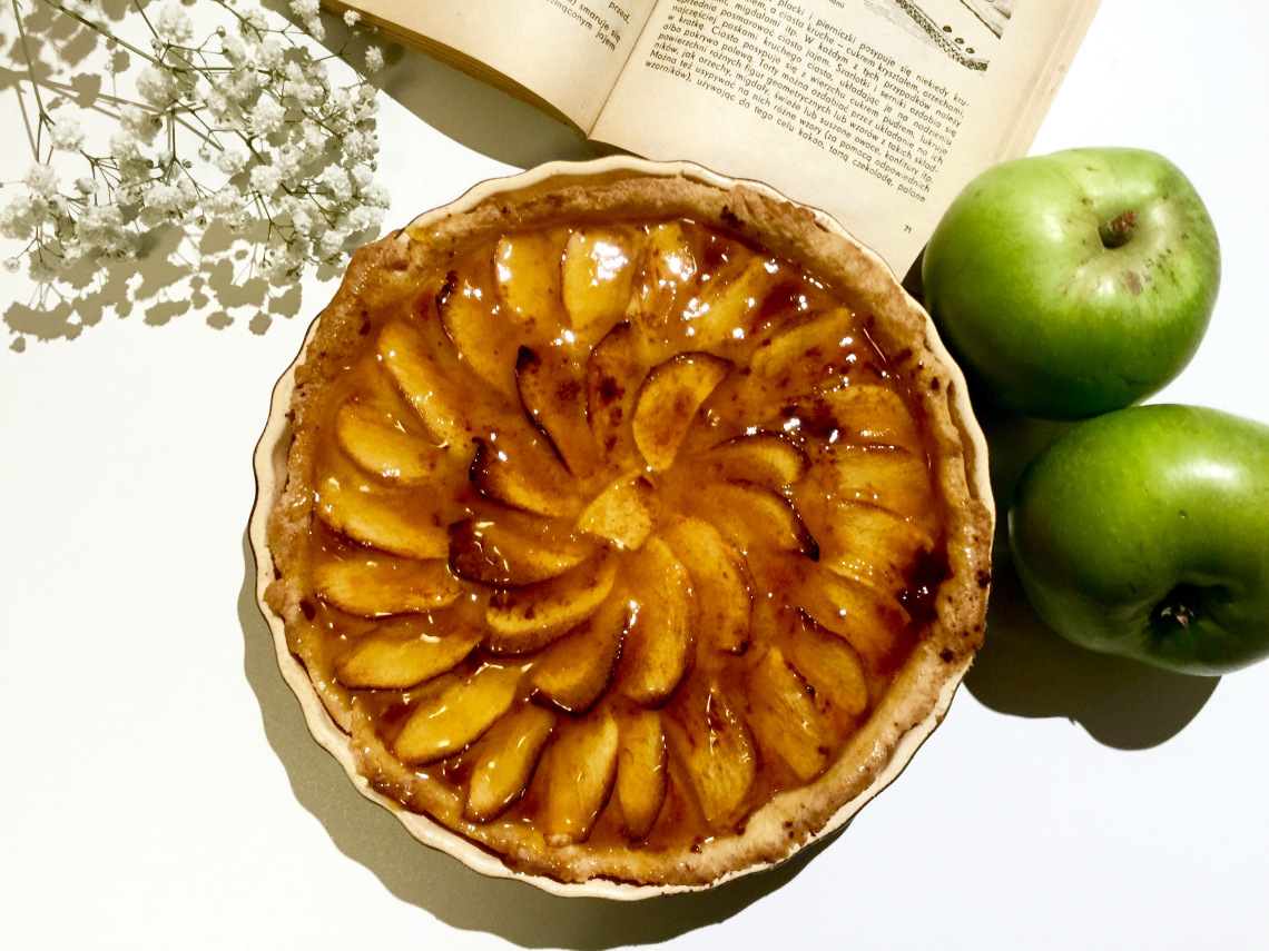 French almond and apple tart - Jinn in a bottle