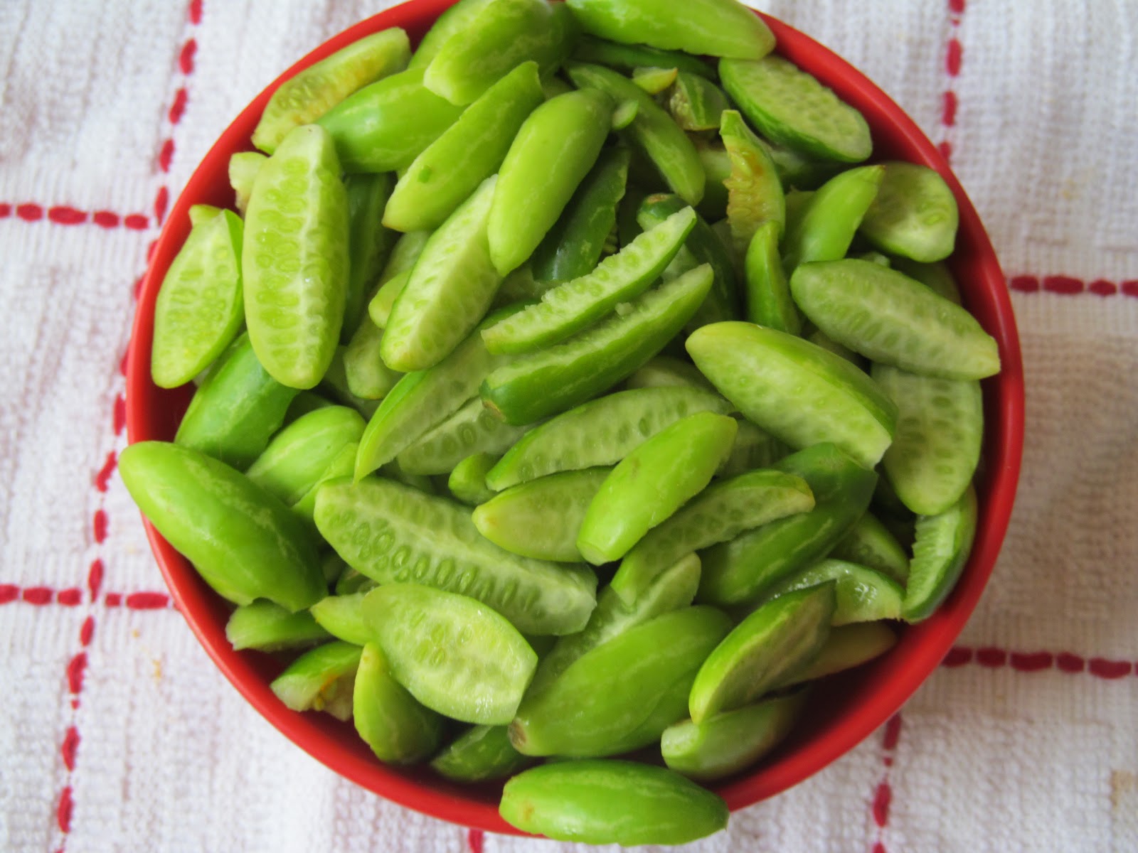 Welicious Delicious: Kovakka Thoran(Ivy gourd/Gherkins in grated cocunut)