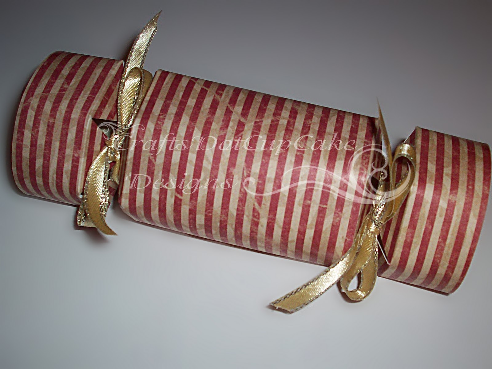 CraftsDotCupCake: My Handmade Christmas Cracker Template