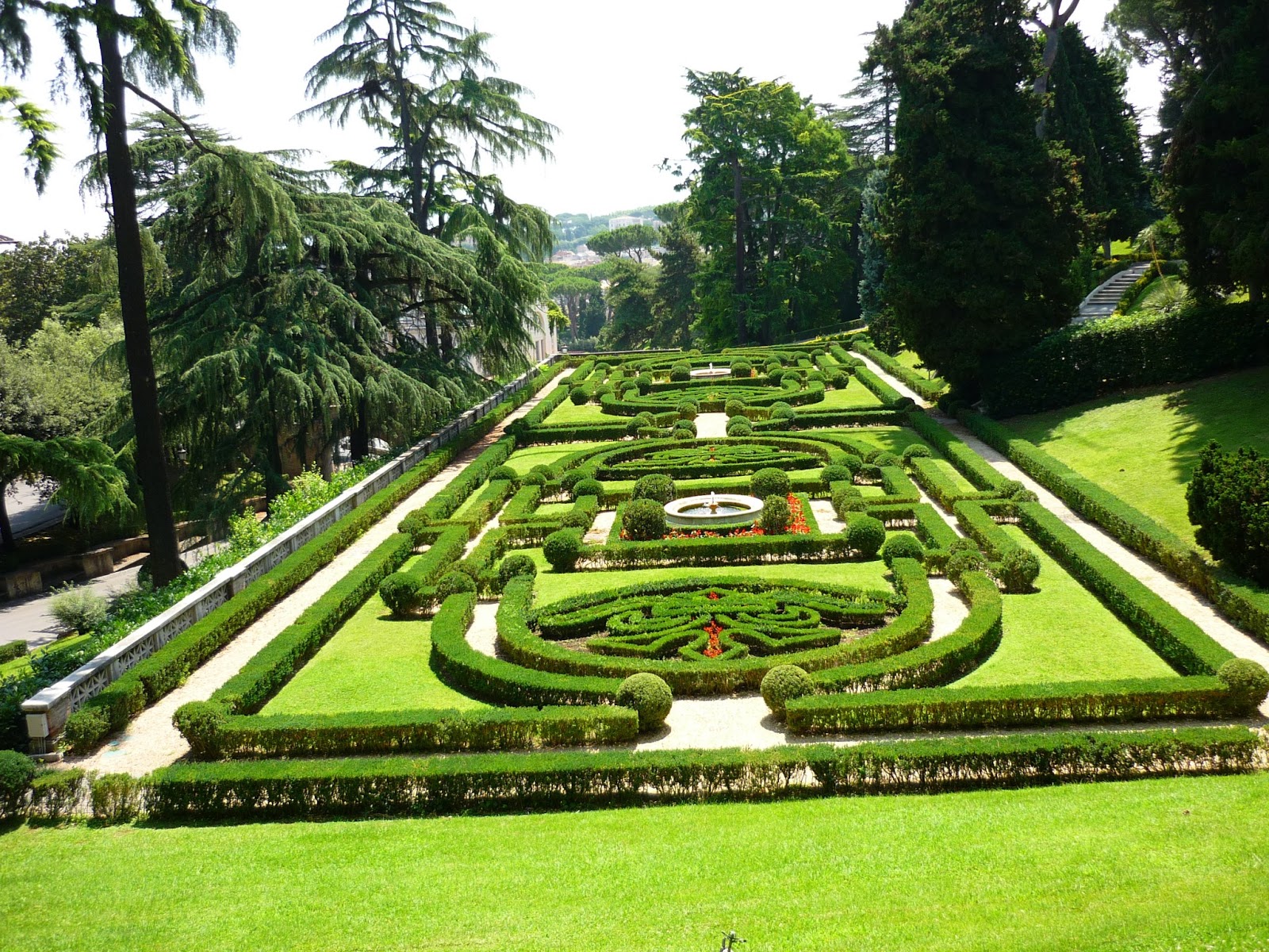 Parroquia de San Cayetano: Los jardines vaticanos