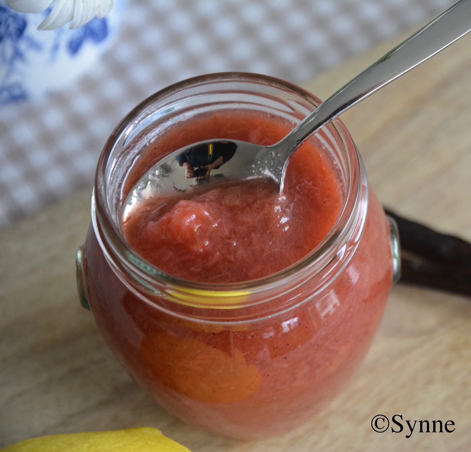 ganske enkelt: Jordbær og rabarbrasyltetøy