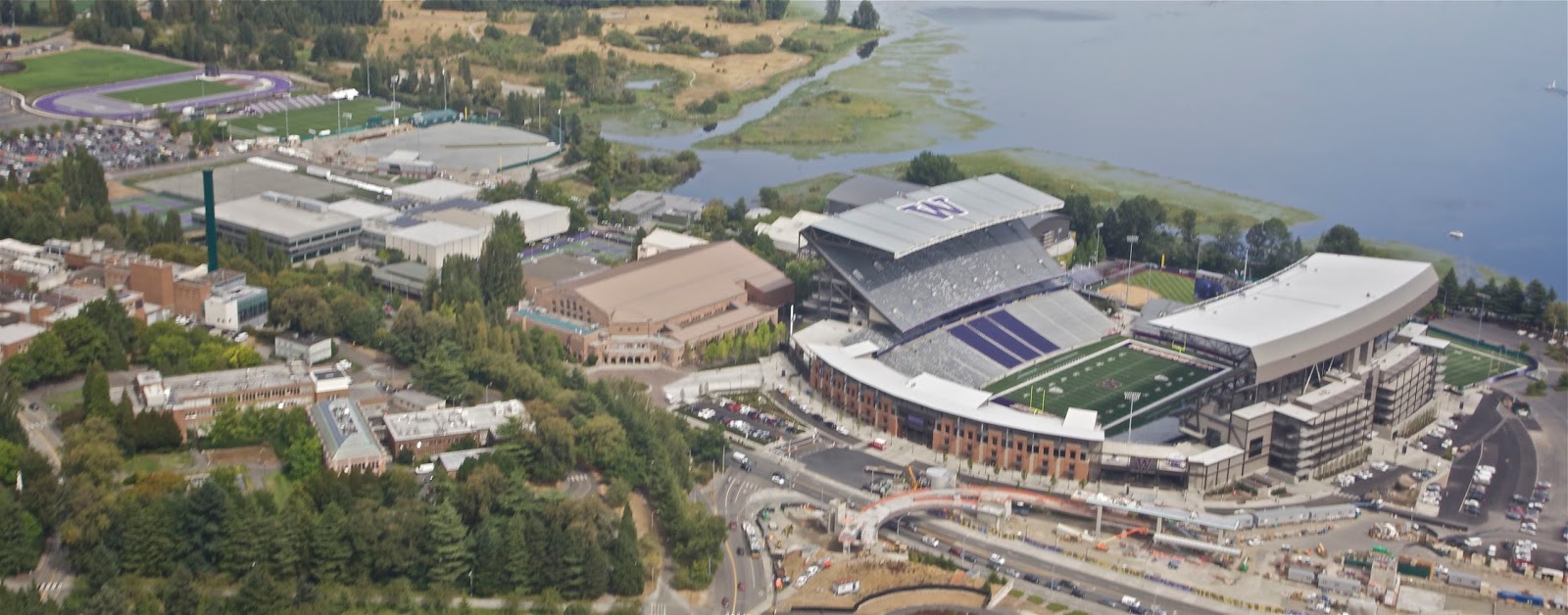 Shoreline Area News: Ride a Metro shuttle to Husky games