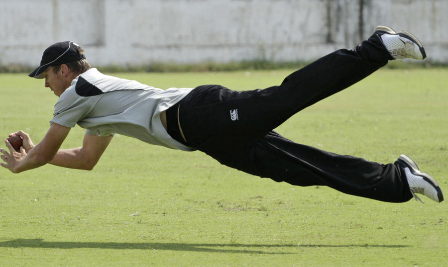 Aleda Costa: Best Cricket Catches Images