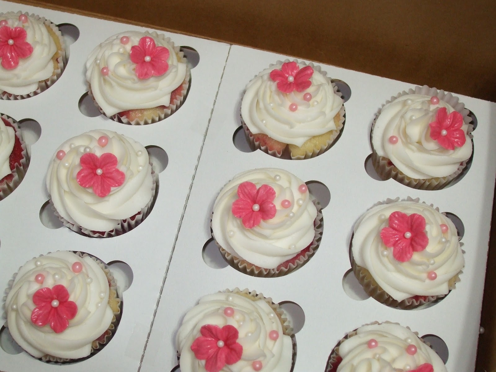 Cakes by Paula: Girl Confirmation Cross Cake and matching cupcakes