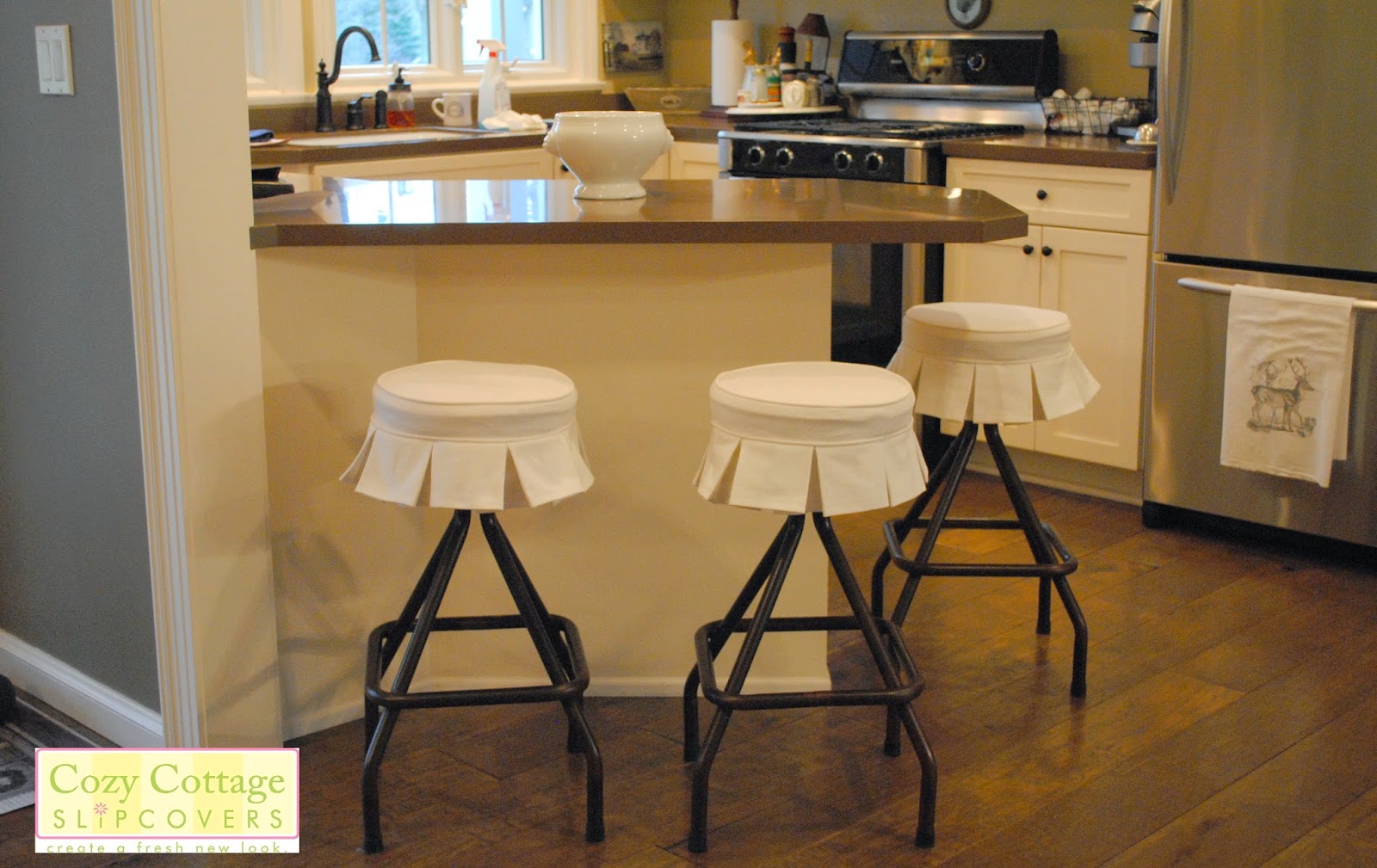 Cozy Cottage Slipcovers: Bar Stools with Box Pleats