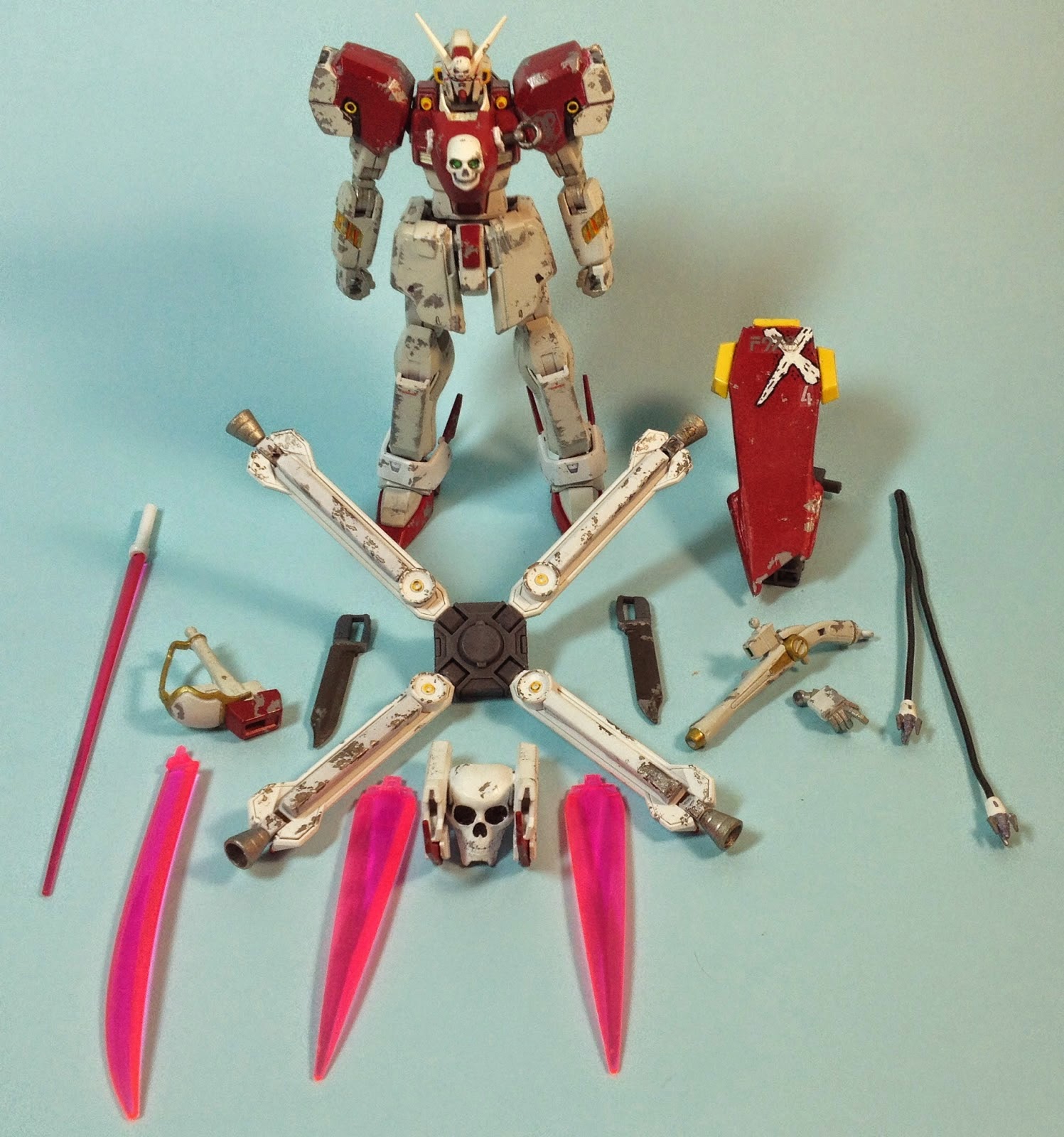 Gundam Family: 1/144 Crossbone Gundam X4 'Grey Skull' Custom Build