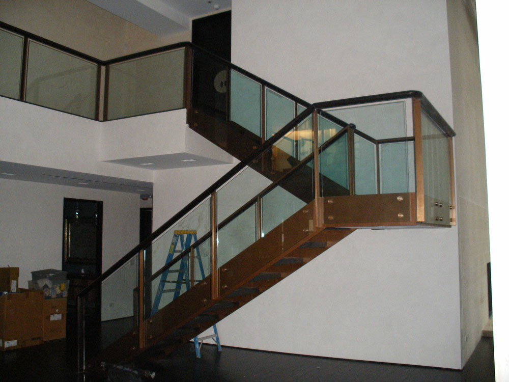 How to design glass staircase railing - My Staircase Gallery