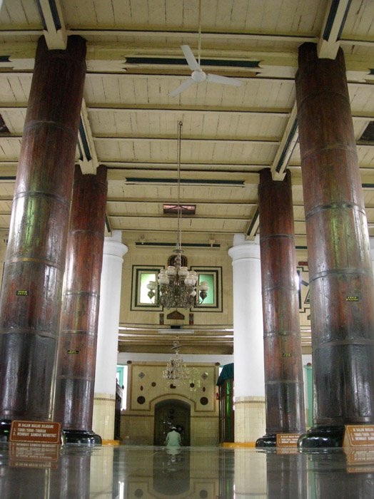 Sejarah Dibalik Soko Tatal Masjid Demak, Peninggalan Kerajaan Demak ...