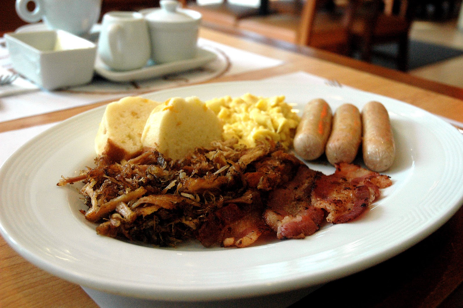 DUDE FOR FOOD: Breakfast at Racks