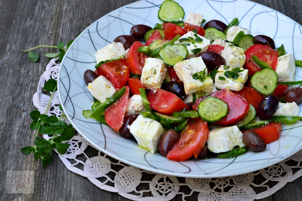 Salata greceasca traditionala (Horiatiki) - CAIETUL CU RETETE