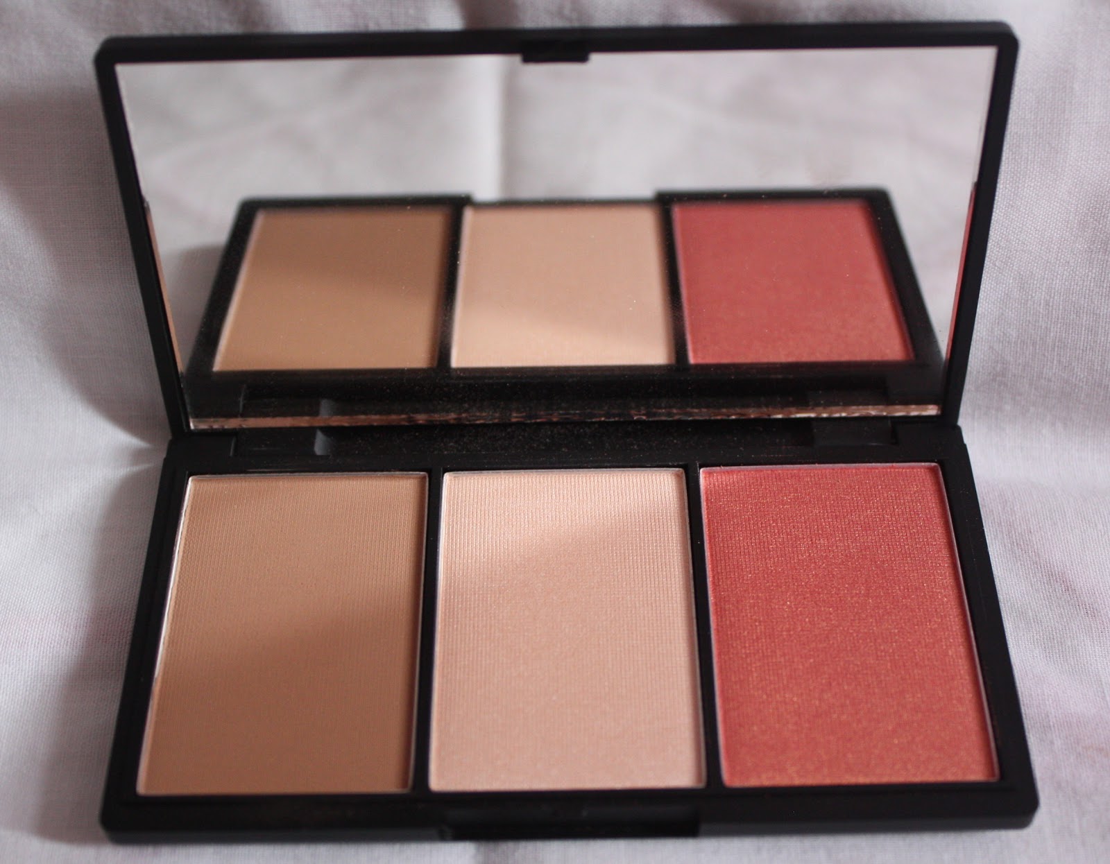 Sleek Face Form in Fair Review | Amelia Rose