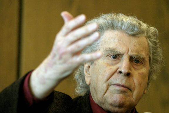 Ο ΜΙΚΗΣ ΘΕΟΔΩΡΑΚΗΣ ΕΞΩ ΑΠΟ ΤΑ ΔΟΝΤΙΑ - ΕΧΟΥΜΕ ΧΟΥΝΤΑ