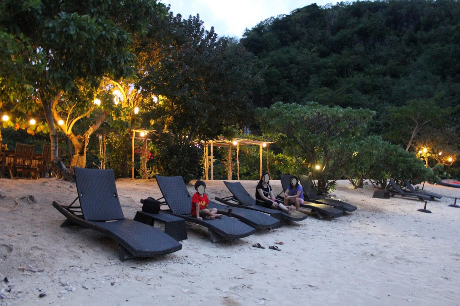 Stay, Stray, Play and Feast: Tugawe Cove Resort, Caramoan CamSur A ...