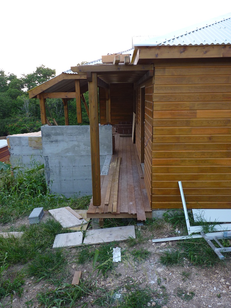 Notre maison à Marie Galante: Aperçu de la terrasse et coursive extérieure