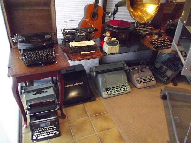 oz.Typewriter: Typewriters on Display
