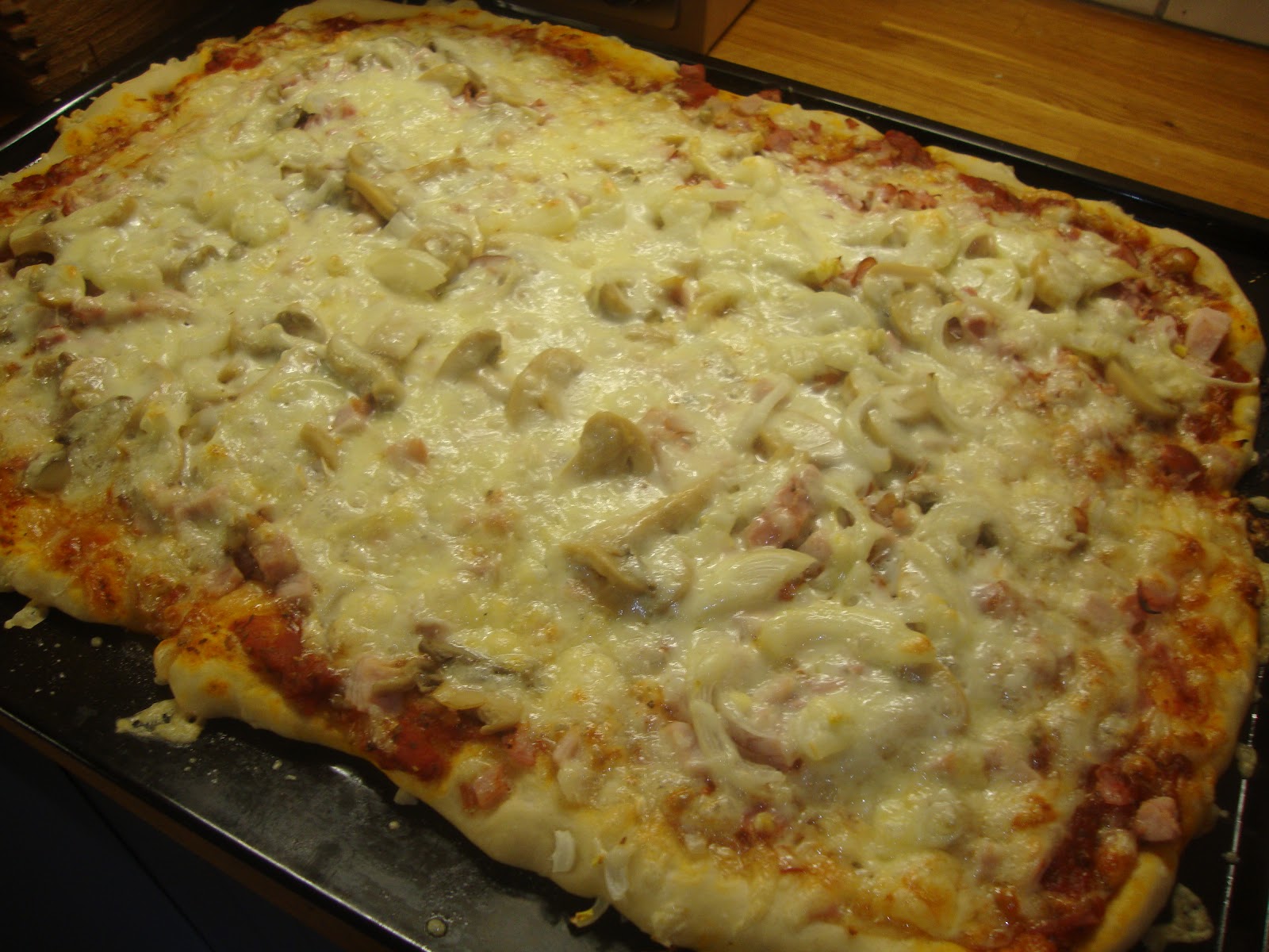 Frostrosor: Pizzadeg 1 och 2 och pizzor av alla de slag!