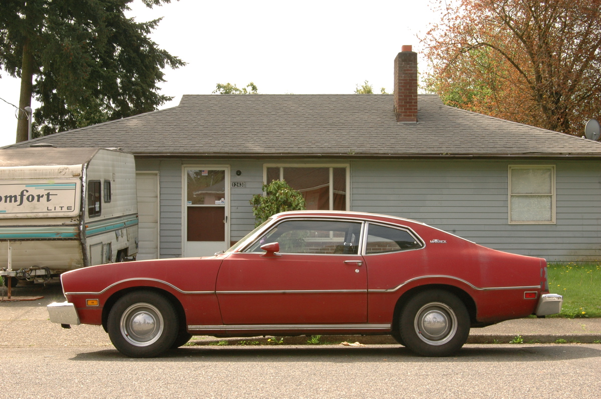 OLD PARKED CARS.: 1976 Ford Maverick.