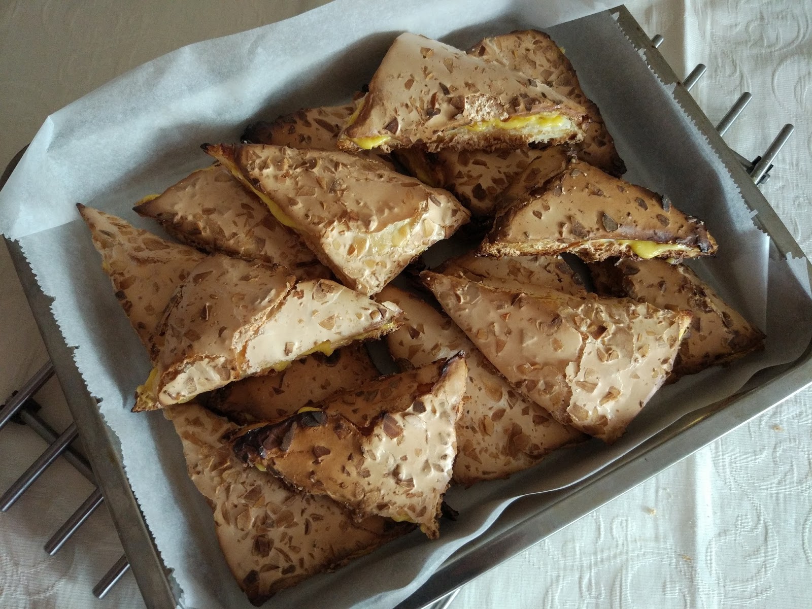 With Chocolate Brown: Jesuítas com Doce de Ovos