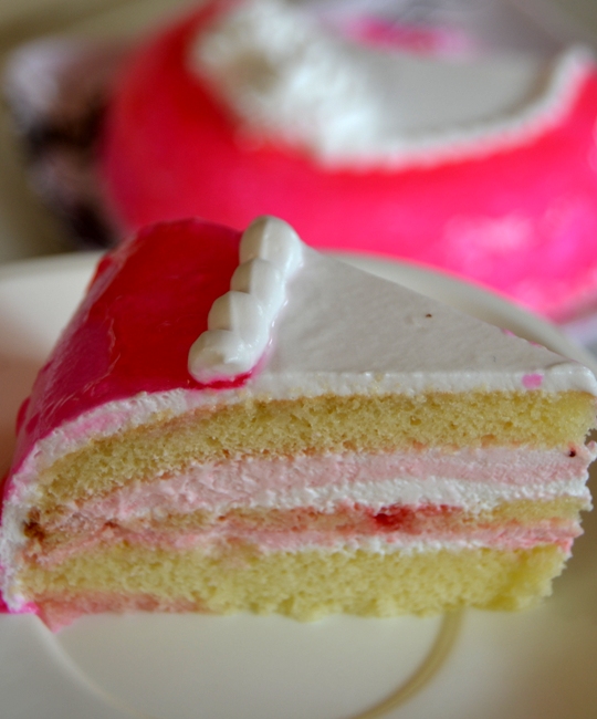 Vaniensamayalarai: Strawberry fresh cream cake
