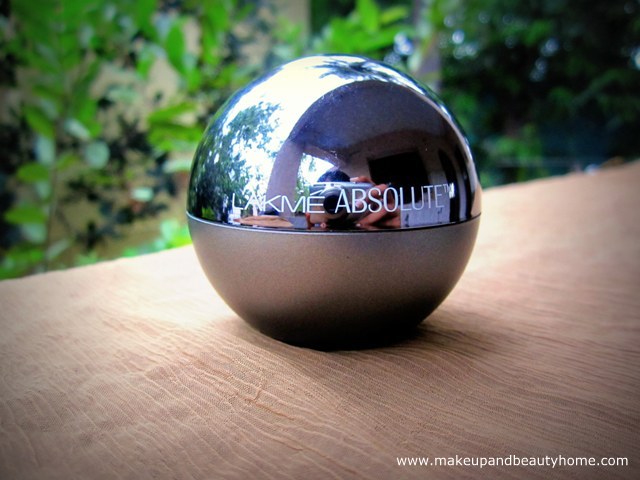 Lakme Absolute Mattreal Skin Natural Mousse Review, Photos and Swatch