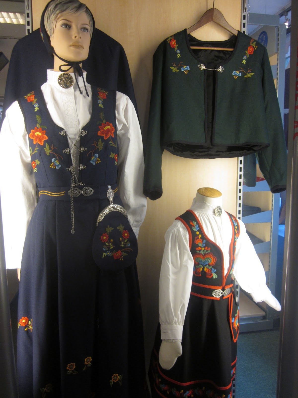 Sømsenteret: Bunader og festdrakt 2013