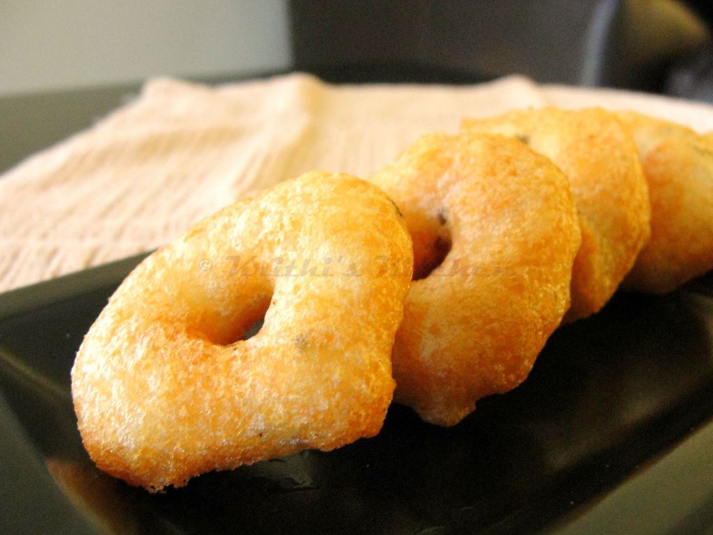 Krithi's Kitchen: Mini Medhu Vada / Ulundhu Vada | Indian Festival Recipes