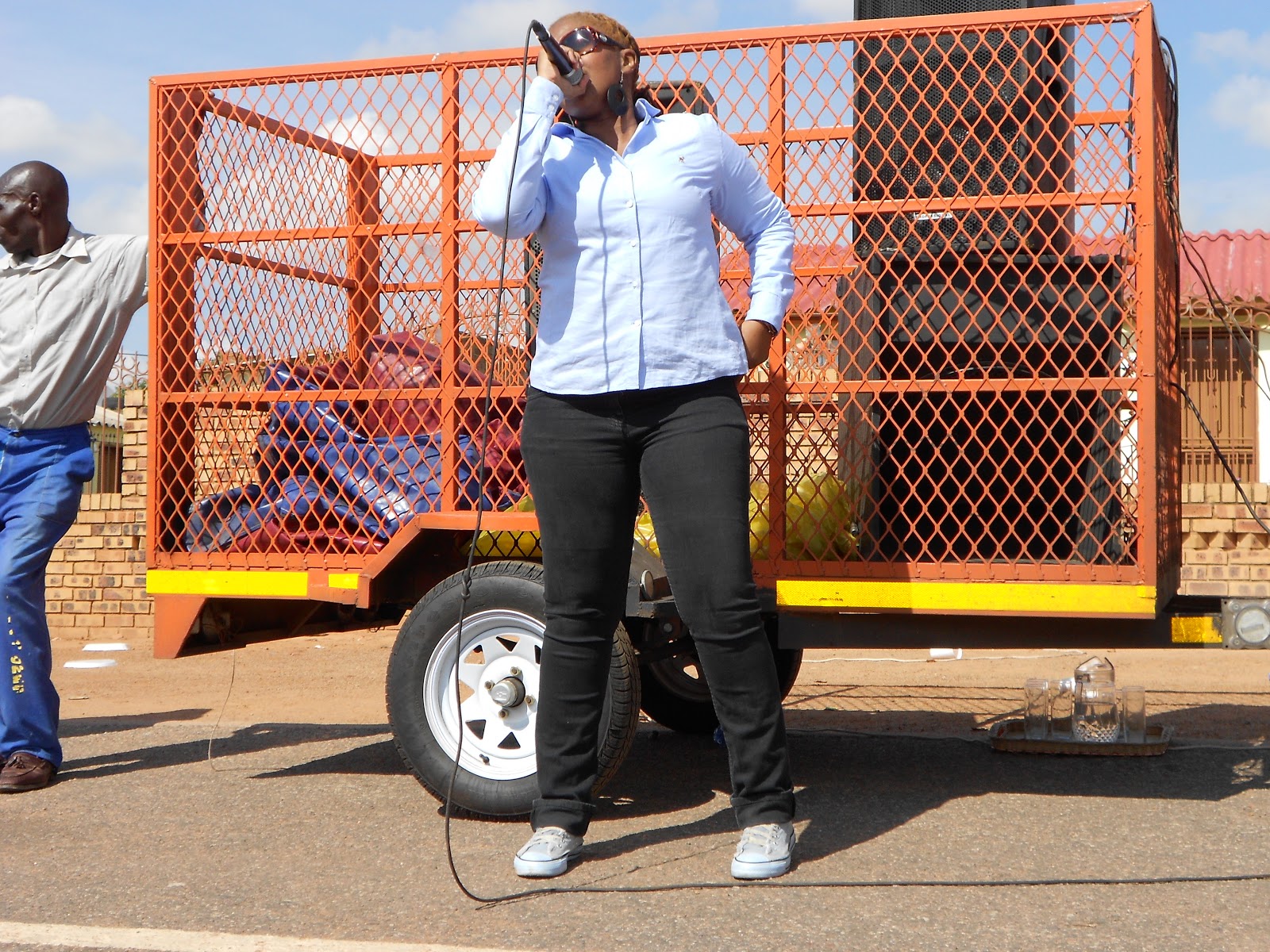 UP2DATE: COCA COLA POP STAR GOES SOLO