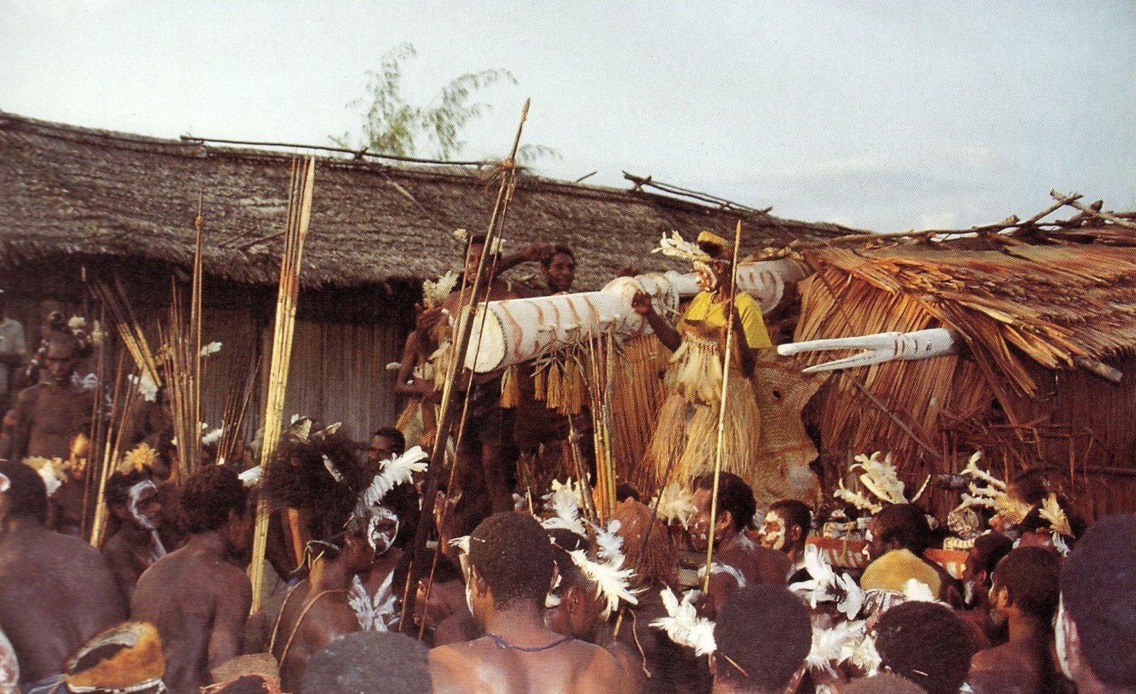 SimpLE_goTHic: Ritual kematian Suku Asmat