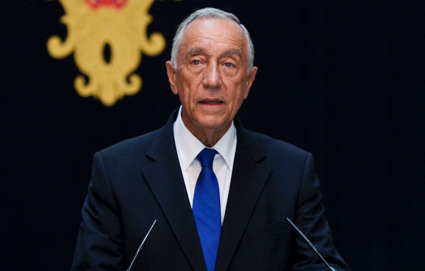 Vivo num país onde o Presidente da República governa através das ... Vivo num país onde o Presidente da República governa através das ...
