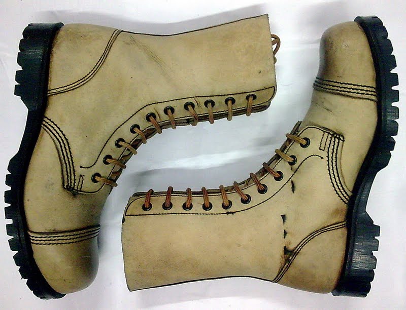 UNDERGROUND BOOTS 10 HOLE SIZE 7 (SOLD) ~ different class bundle